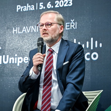 Projev premiéra Petra Fialy na konferenci reVize Česka | Vláda České ...
